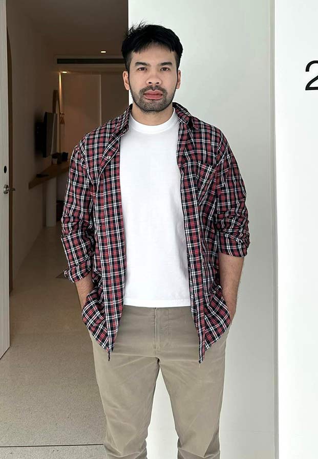 ก้อง ก้องหล้า หนุ่มหล่อคมเข้ม ซิกแพคแน่น แซ่บเกินต้าน