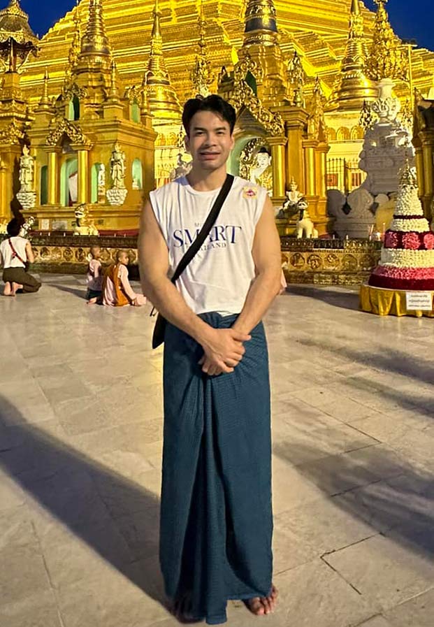 ก้อง ก้องหล้า หนุ่มหล่อคมเข้ม ซิกแพคแน่น แซ่บเกินต้าน