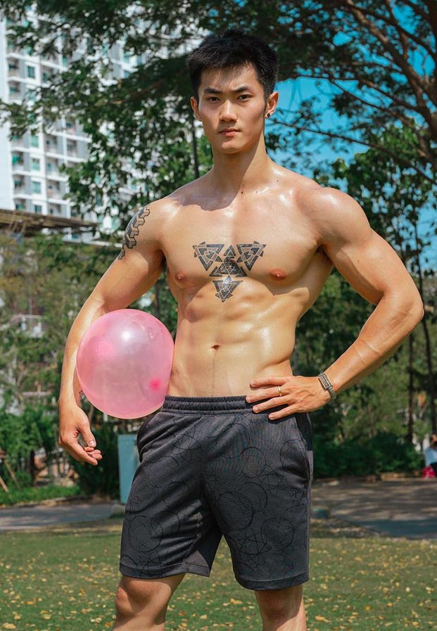 WingHong Tang นายแบบหนุ่มตี๋ ซิกแพคแน่น ดาวเด่น Onlyfans