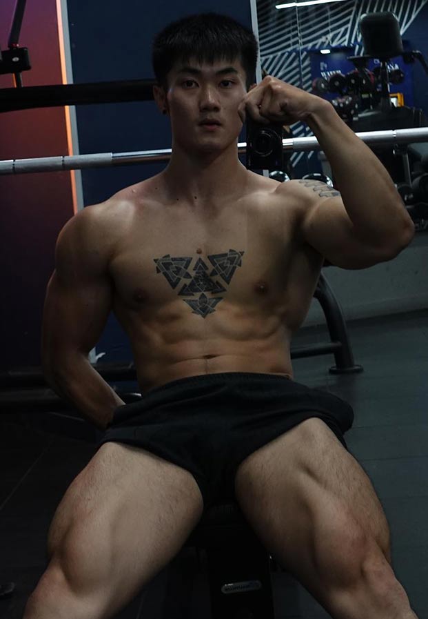 WingHong Tang นายแบบหนุ่มตี๋ ซิกแพคแน่น ดาวเด่น Onlyfans
